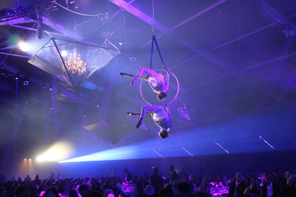 Cerceau aérien cirque | Spectacle aérien en cerceau sur la Côte d'Azur