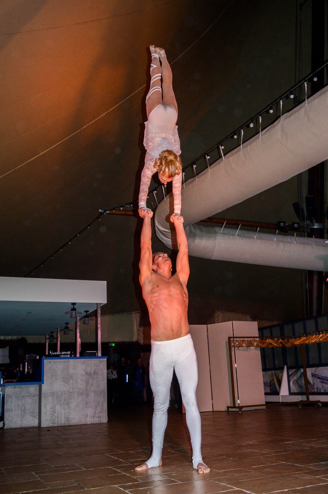 Acrobatic & hand-to-hand lifts | Party entertainments French Riviera