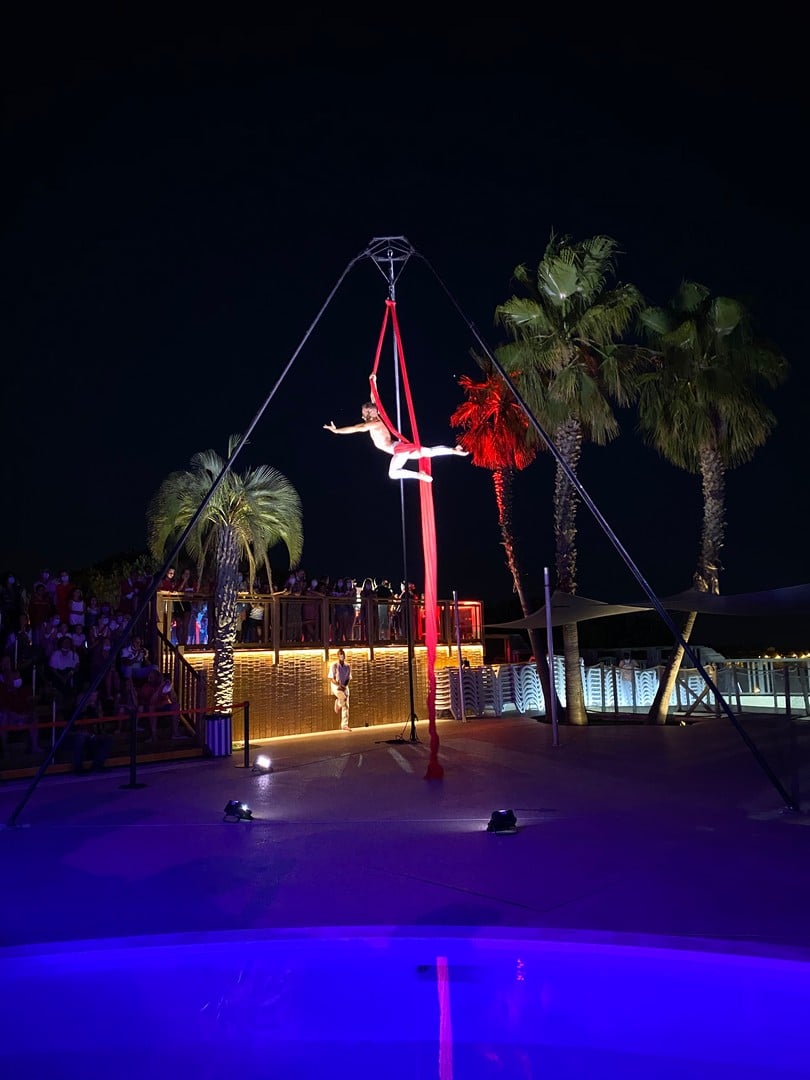 Tissu aérien cirque | Spectacle aérien acrobatique sur la Côte d'Azur